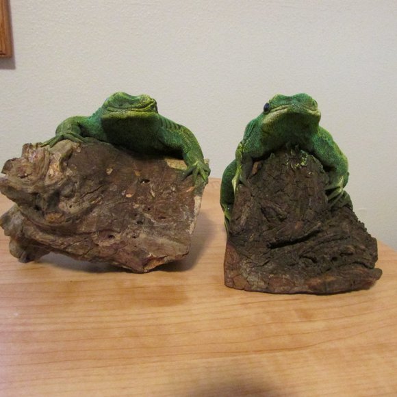 Accents | New Set Of 2 Green Frogs On Logs Real Wood Nicely Detailed ...